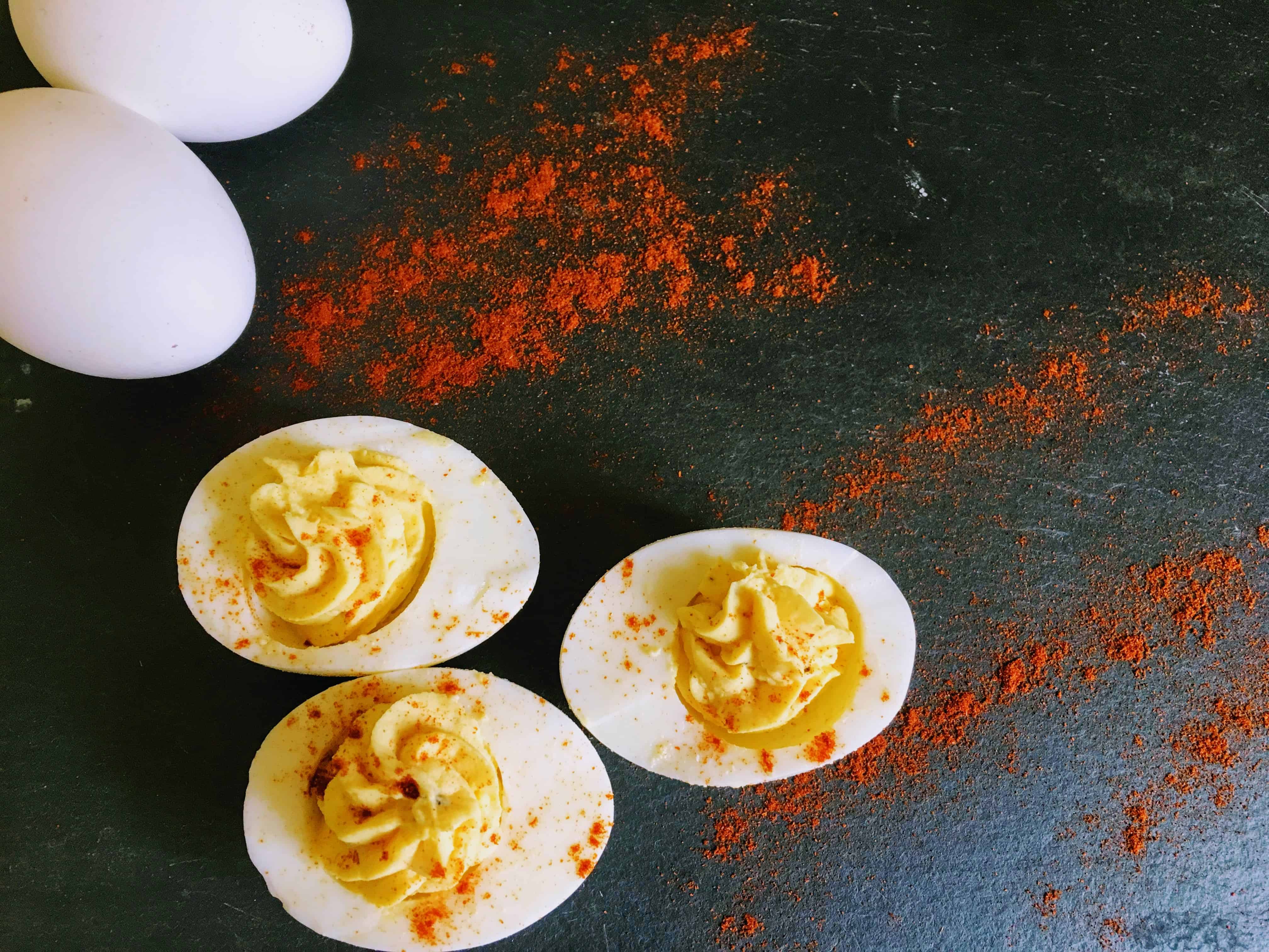 Garlic Devilled Eggs for Potlucks - Vintage Kitchen Vixen